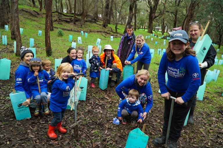 Local kids delight in Schools Tree Day - Greening Australia - Greening ...