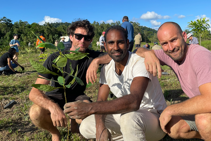 Deeral tree planting photo 3 boys_790x525 - Greening Australia ...